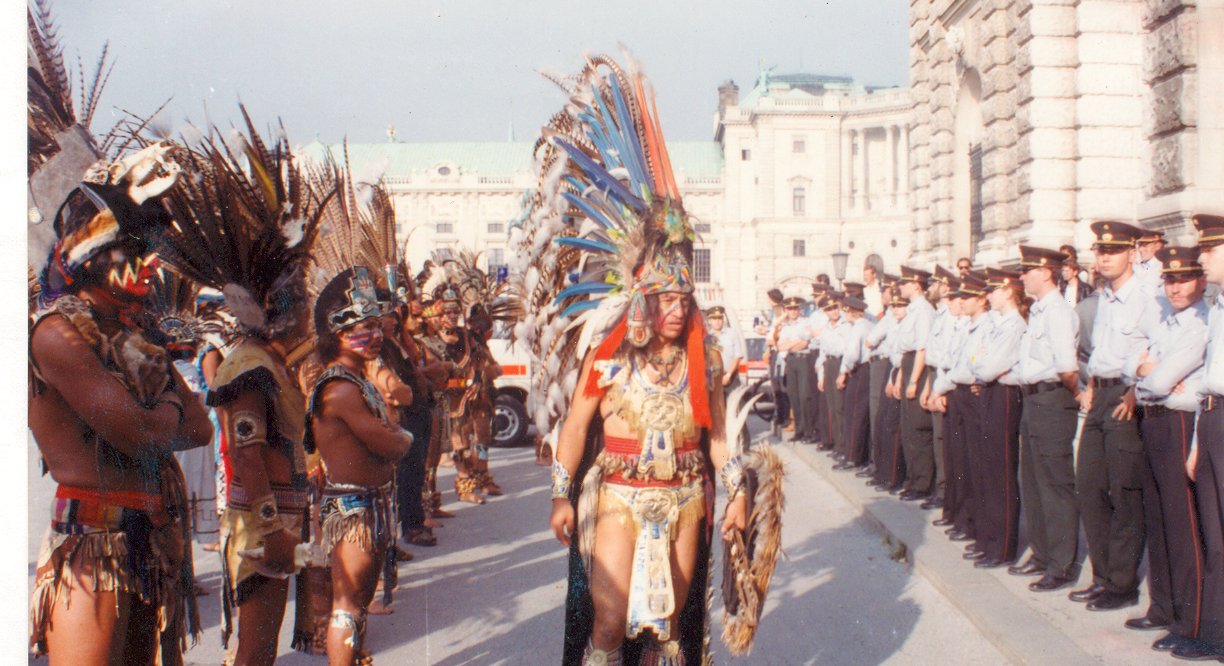 José Zavala: LA CORONA DE MOCTEZUMA